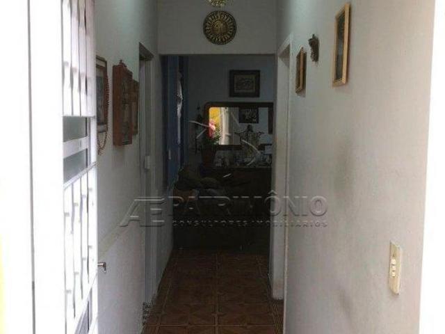 CASA ASSOBRADADA COM 6 QUARTOS SENDO 2 SUITES