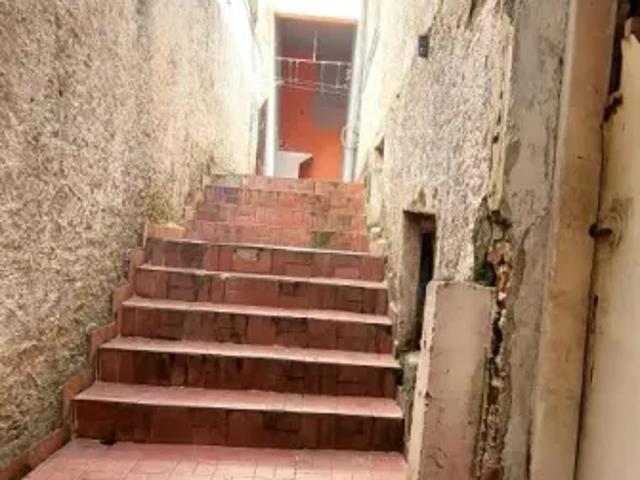 Casa assobradada com 6 vagas de garagem
