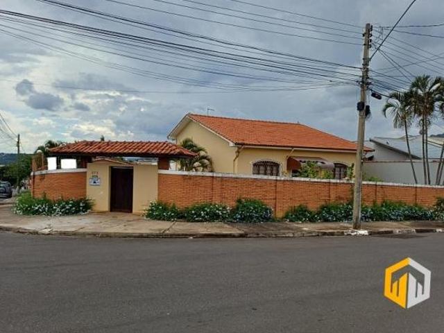 CASA ASSOBRADADA, COM 03 SUÍTES, SÃO PEDRO/SP