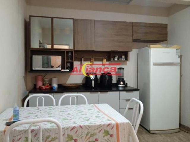 Casa assobradada com 02 quartos, 02 salas, cozinha, 02 banheiros, 04 vagas com Escritura Registrada