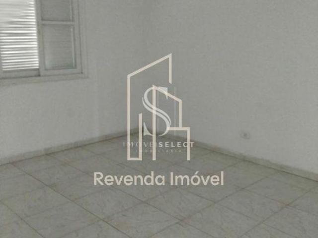 CASA ASSOBRADADA COM 130M² COM DOIS DORMITORIOS, DOIS BANHEIROS E TRES VAGAS DE