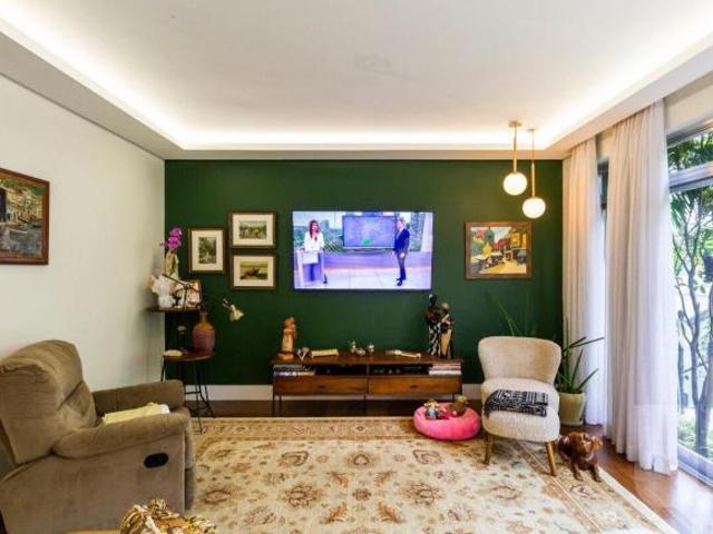 Casa assobradada com 210 m2 bem distribuídos, 03 dormitórios sendo 03 suítes e 5 vagas Lapa
