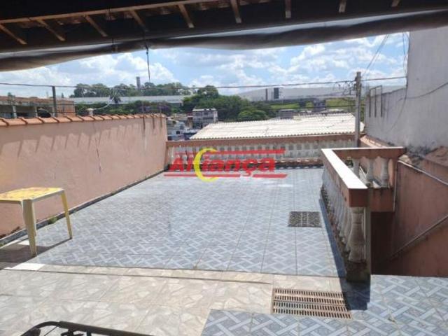 Casa assobradada com 250 metros de terreno, 03 dorm, suite, 03 banheiros