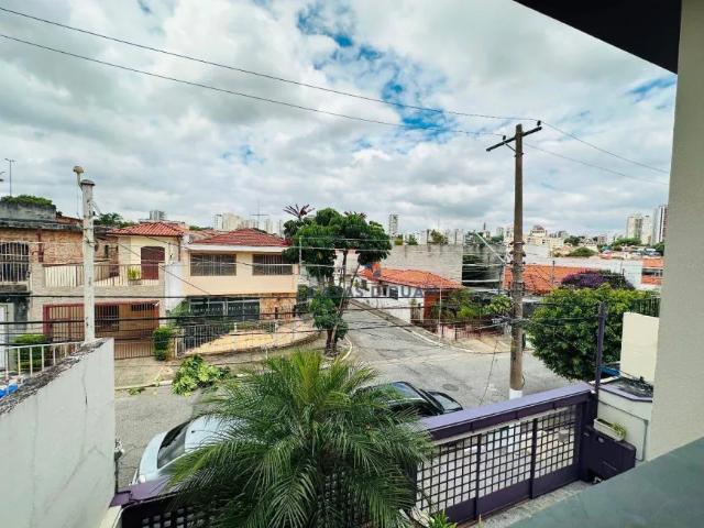 Casa assobradada com 264 m2 de terreno, localizada na melhor rua da Vila Romana!