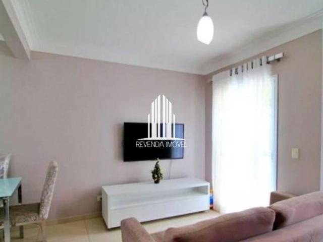 CASA ASSOBRADADA COM 2 DORMITORIOS, 1 SÚITE E 3 VAGAS