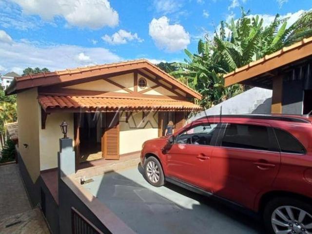Casa Assobradada com 350m², Piscina 3 Quartos 1 Suite de 4 a 5 vagas