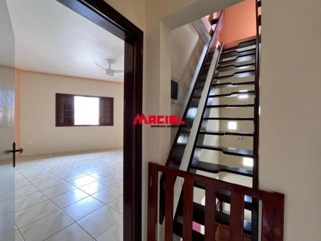 Casa assobradada com 3 andares ? Condomínio Portal da Mata Caçapava 500m da Rod Pres Dutra