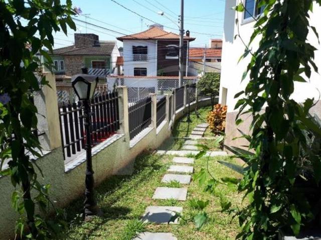 Casa assobradada com 3 dormitórios, churrasqueira, 6 vagas de carro Jardim Guapira
