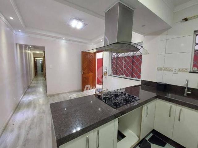 Casa Assobradada com 3 dormitórios e 4 vagas