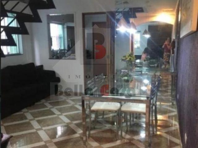 Casa assobradada com 3 dormitórios e churrasqueira no Jardim Têxtil