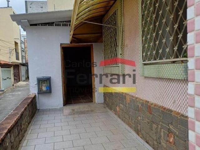 Casa assobradada com 3 dormitórios sendo um suíte 3 vagas de garagem