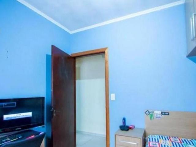 CASA ASSOBRADADA COM 3 DORMITORIOS, 1 SÚITE E 2 VAGAS
