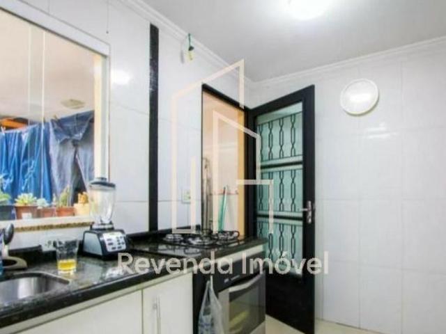 CASA ASSOBRADADA COM 3 QUARTOS, 1 SÚITE E 1 VAGA