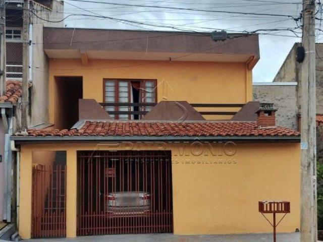 CASA ASSOBRADADA COM 3 QUARTOS SENDO 1 SUITE