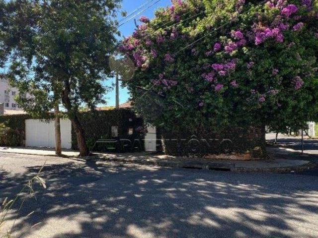 CASA ASSOBRADADA COM 3 QUARTOS SENDO 1 SUITE