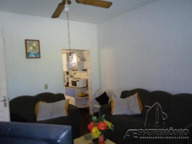 Casa Assobradada com 3 quartos sendo 1 suite Edem