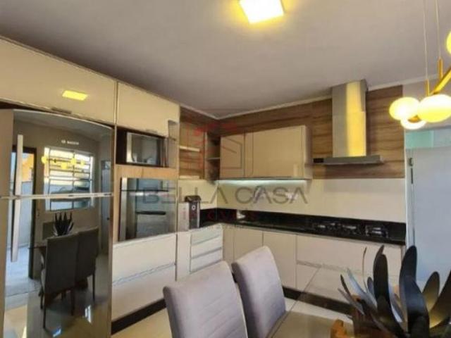 Casa assobradada com edícula próxima a av Vila Ema
