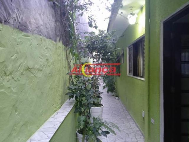 CASA ASSOBRADADA, COM ÓTIMO ACABAMENTO, 2 DORMITÓRIOS AMPLOS, SALA EM 2 AMBIENTES, COZINHA ESPAÇOSA