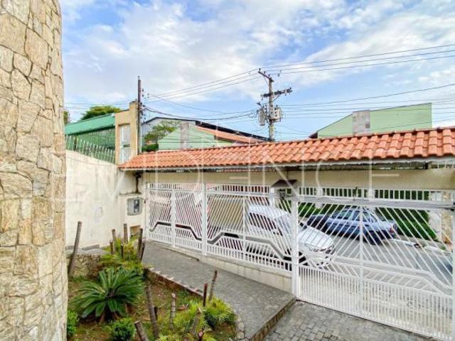 Casa Assobradada com Piscina/Churrasqueira! 450 m²