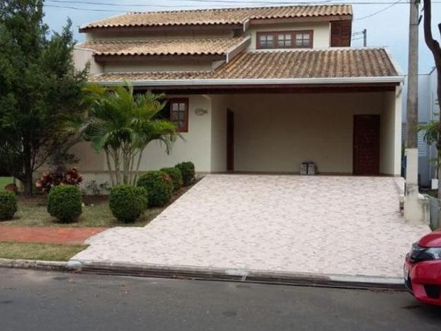 Casa assobradada com PISCINA e FOTOVOLTÁICA