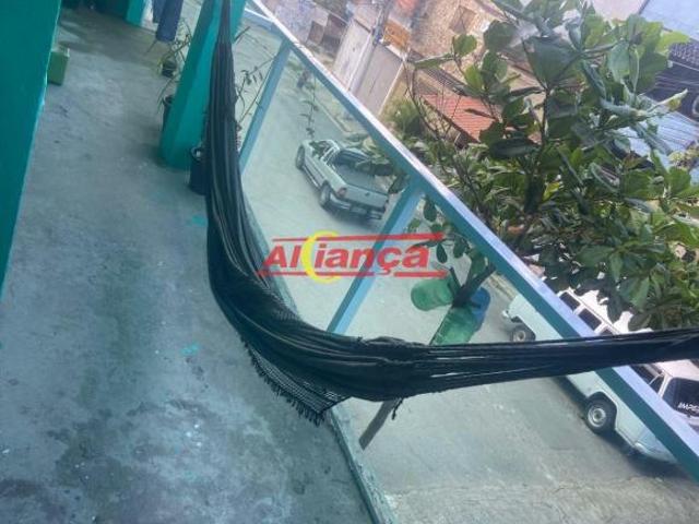 CASA ASSOBRADADA COM SALOES COMERCIAIS