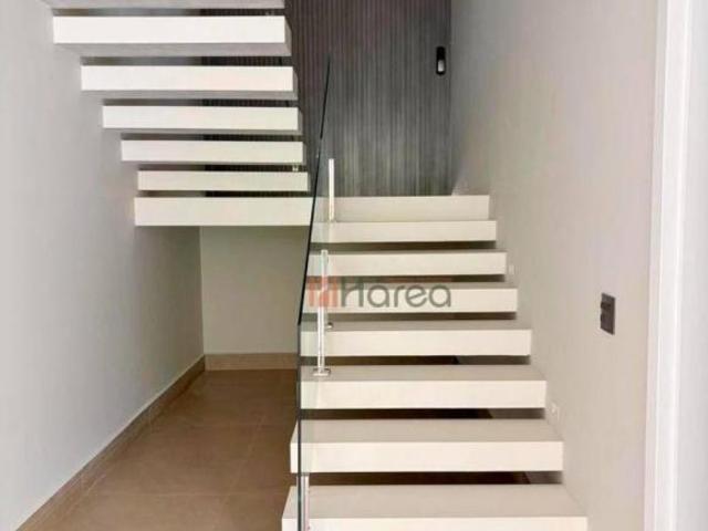 Casa “assobradada”: Condomínio “Alphaville III” / Cidade: Votorantim