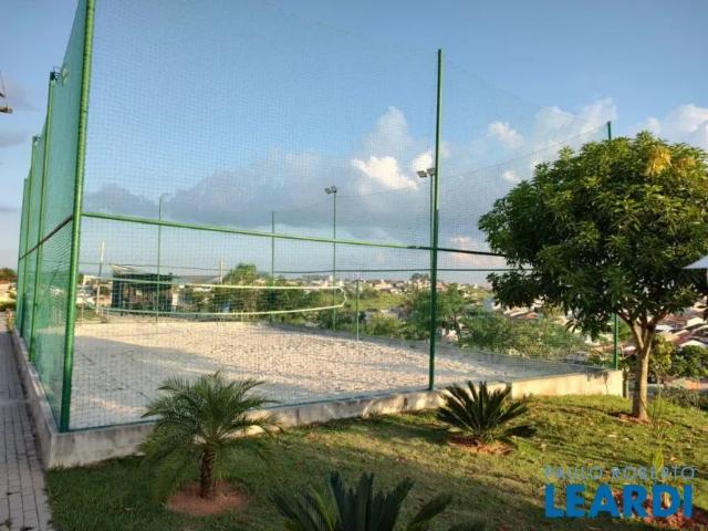 Casa assobradada condomínio residencial mantiqueira sp