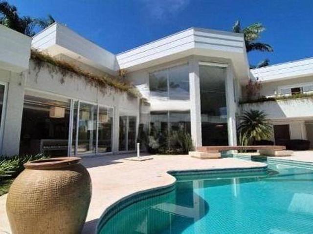 Casa Assobradada de Alto Luxo no Condomínio Lago Azul – Araçoiaba da Serra/SP