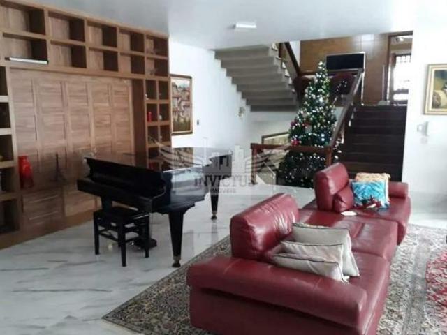 Casa Assobradada de Alto Padrão com 5 Quartos para Comprar, 606m² Vila Curuça, Santo André/SP