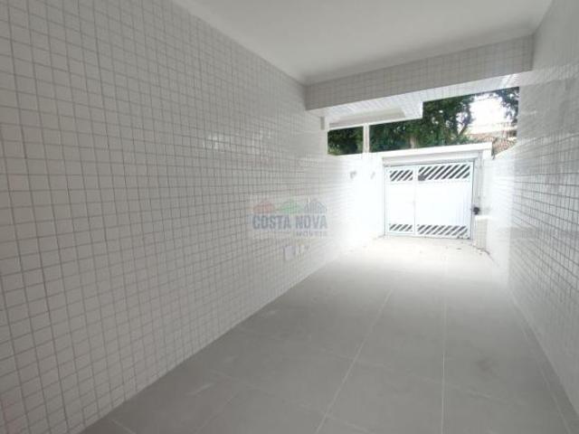 Casa Assobradada de 140m² com 3 Suítes, Vaga de Garagem privativa na Ponta da Praia