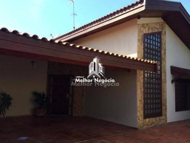 Casa assobradada de 246m2 de 3 dormitórios sendo um suíte no Residencial Vale das Nogueiras em Ameri