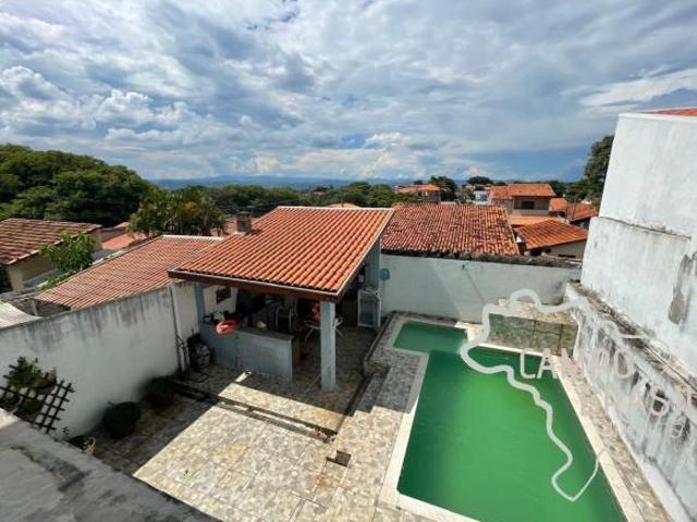 Casa assobradada de 350m2 na zona leste! Com piscina, churrasqueira e suíte master