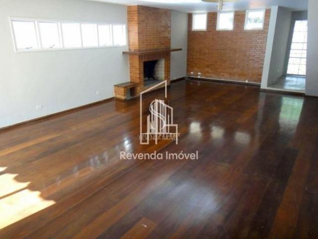 Casa Assobradada em Morumbi com 450m² 4 dormitórios 2 suítes 7 vagas de garagem Casa Assobradada em