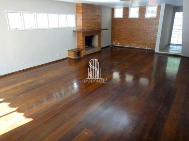 Casa Assobradada em Morumbi com 450m² 4 dormitórios 2 suítes 7 vagas de garagem