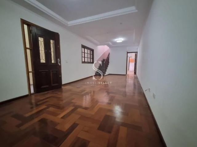 CASA ASSOBRADADA EM ALTO DA BOA VISTA DE 190m² COM 3 DORMITÓRIOS, 1 SUITE E 2 VA
