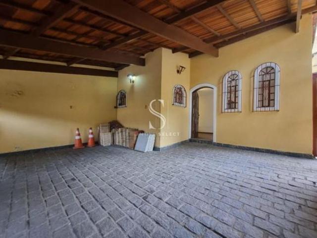 CASA ASSOBRADADA EM ALTO DA BOA VISTA DE 136m² COM 3 DORMITÓRIOS, 1 SUITE E 4 VAGAS Á VENDA