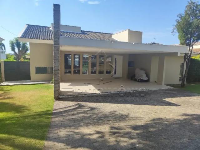 Casa assobradada em condominio com 4 suites sendo 1 closet residencial vale do lago