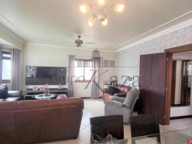 Casa assobradada em condomínio Urbanova Condomínio Morada da Serra 278m² 3 Dormitórios