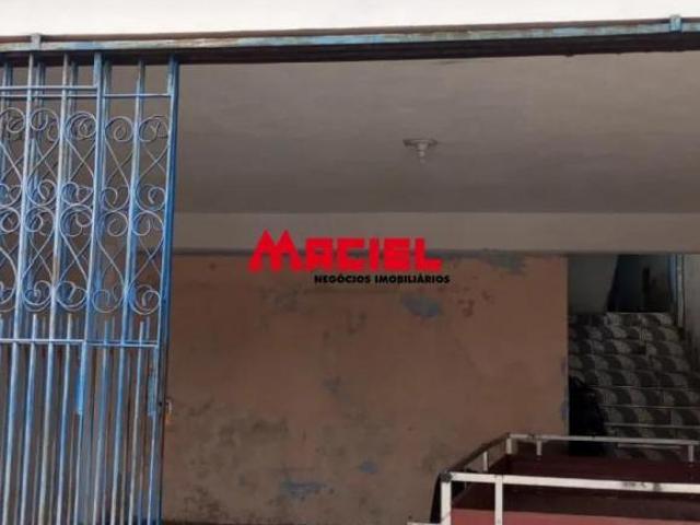 CASA ASSOBRADADA EM PRINCIPAL AVENIDA DE SJC ZONA SUL