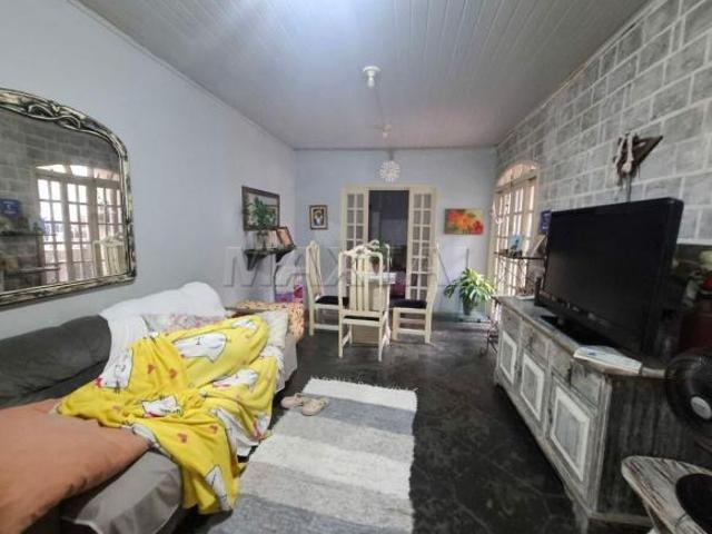Casa assobradada em Santa Terezinha, 5 Dormitórios, 1 Suíte, 5 Banheiros