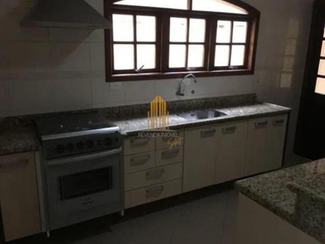 CASA ASSOBRADADA EM VILA SONIA DE 180m² COM 3 QUARTOS, 3 SUITES, CHURRASQUEIRA E 3 VAGAS Á VENDA