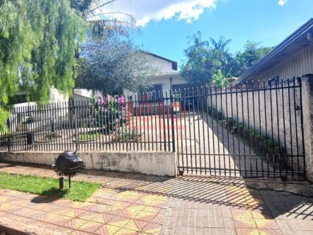 Casa assobradada espaçosa
