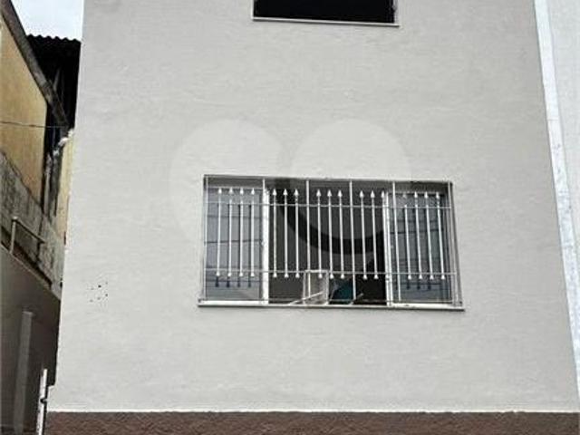 Casa assobradada Horto Florestal com 75m2 área construída, 2 quartos e quintal
