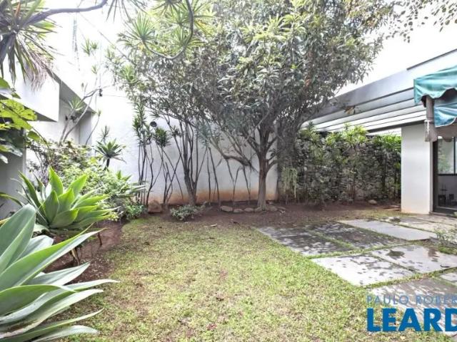Casa assobradada jardim luzitânia sp