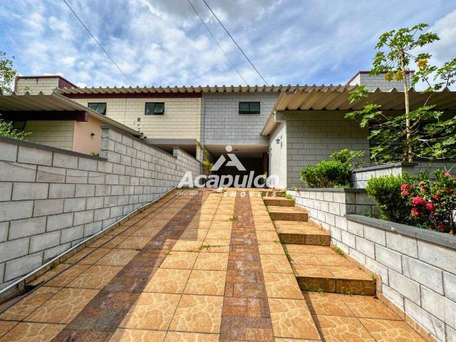 Casa assobradada para alugar com 03 quartos, sendo 01 suíte e 04 vagas de garagem no bairro Jardim Colina em Americana/SP