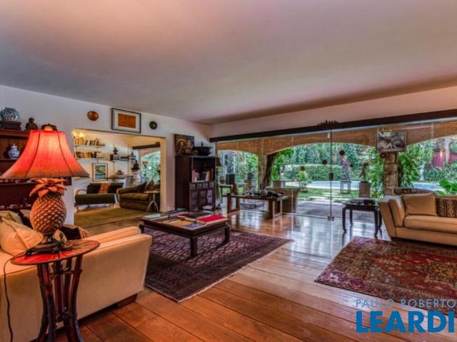 Casa Assobradada para Venda ou Locação em Cidade Jardim, São Paulo, SP