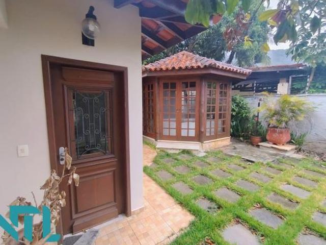 Casa assobradada para Venda no bairro Barequeçaba, localizado na cidade de São S