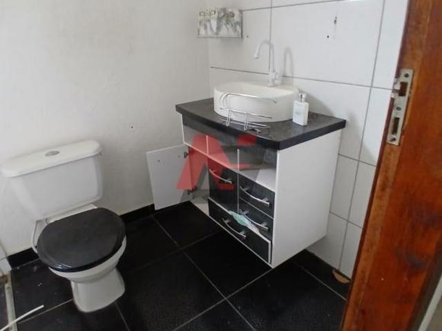 CASA ASSOBRADADA: SÃO 4 CASAS NO TERRENO: 2 CASA COM 2 DORMITÓRIOS, SALA 2 AM.