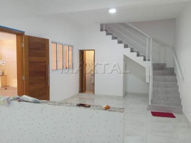 Casa Assobradada, 130 mts², 3 quartos, 2 suítes, sacada, cozinha americana, 2 vagas de garagem