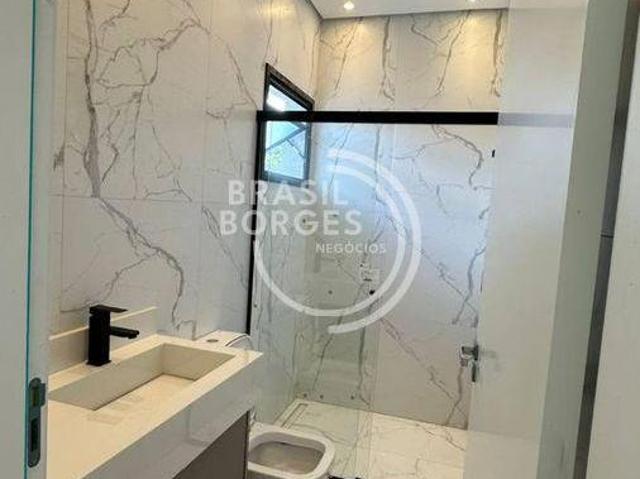 Casa assobradada 200m² em condomínio, 3 quartos 1 suíte, 4 vagas de garagem, Zona Leste